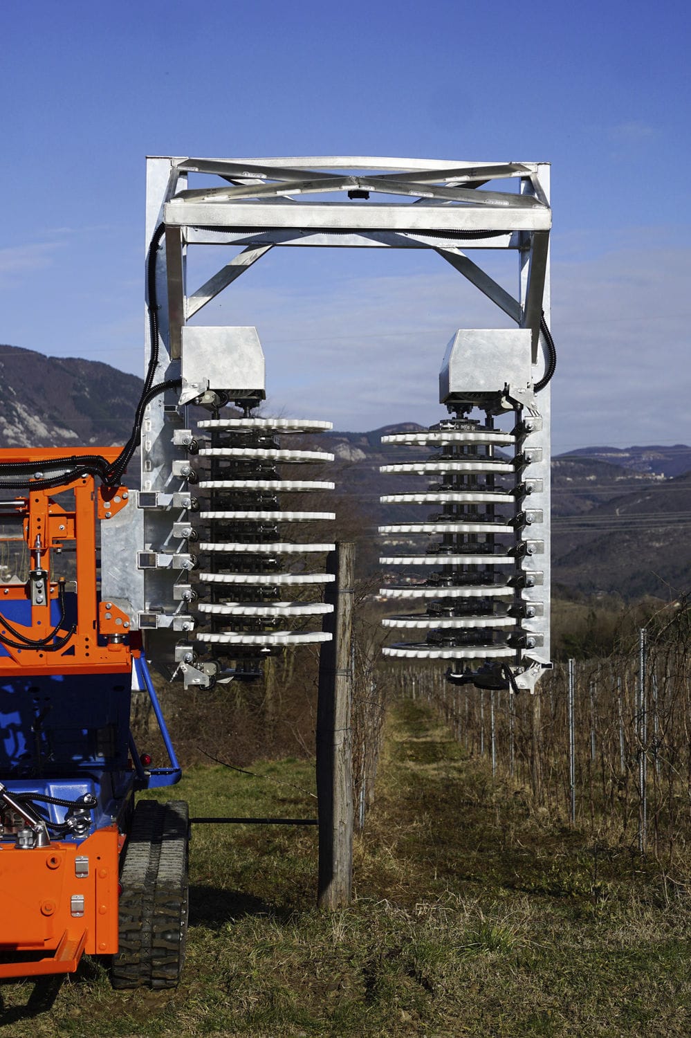 Robotic pre-pruner - SLOPEHELPER - self-propelled