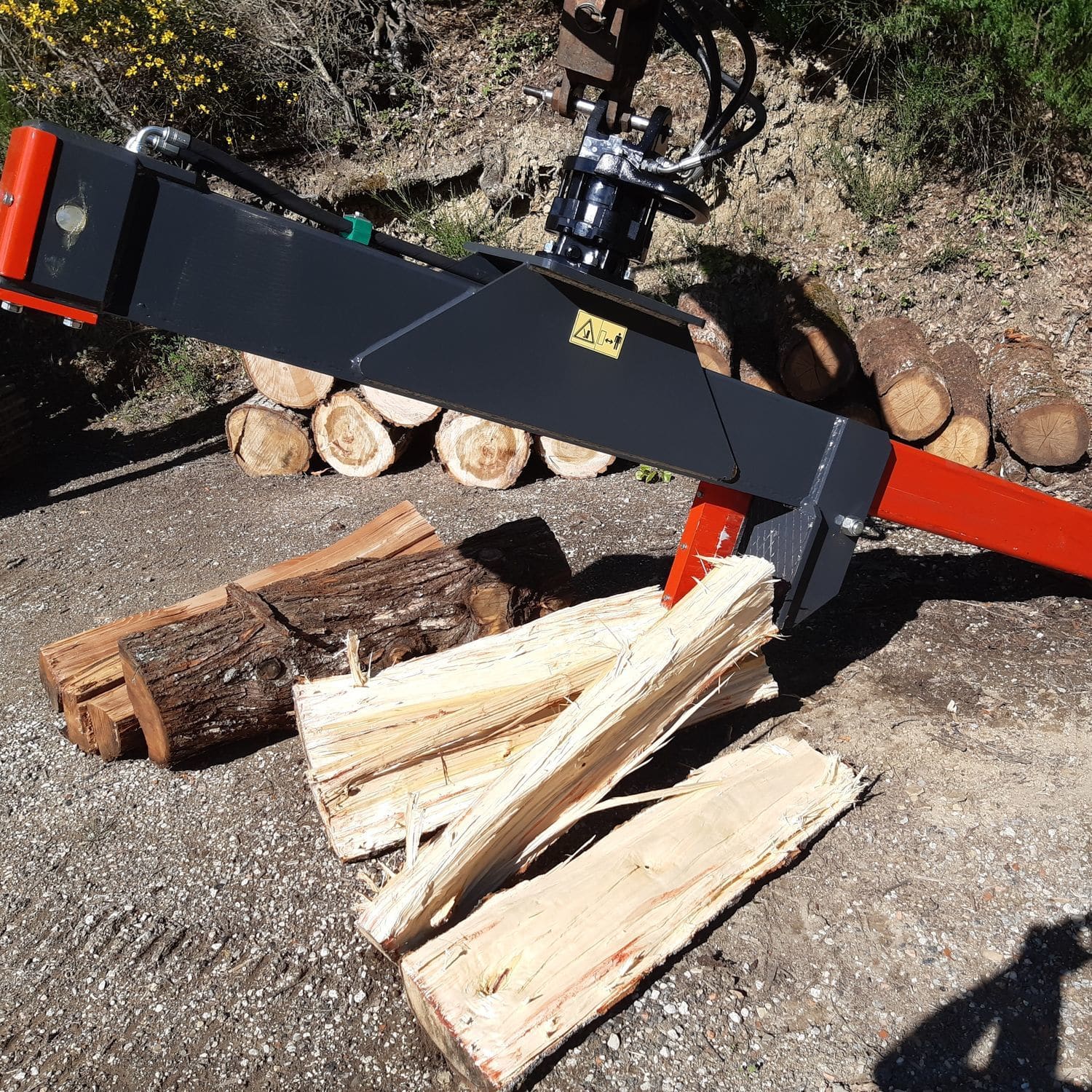 Excavator mounted log splitter - SPL 700 - ALESSIO ROSSI SRL ...