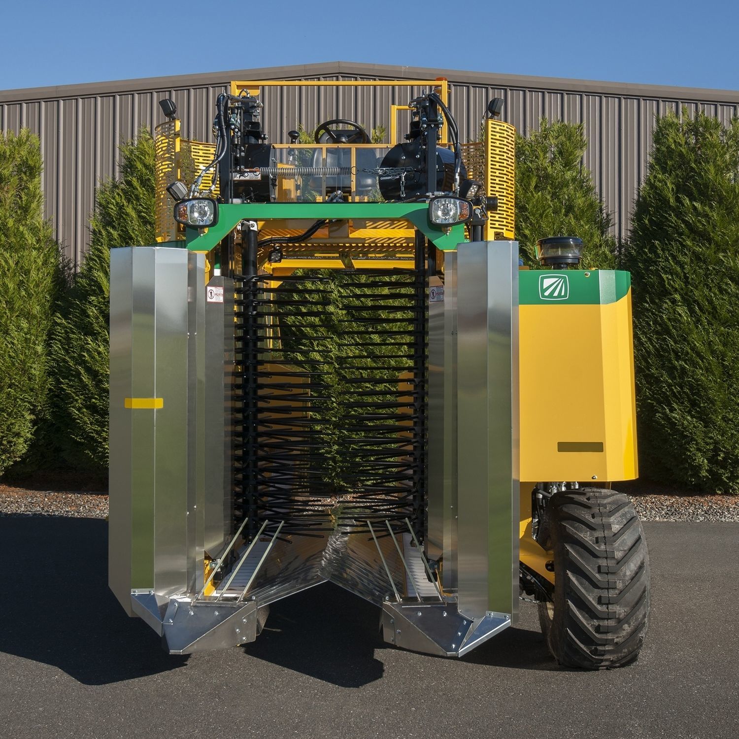 Blueberry harvester machine - 8040 - Oxbo - self-propelled / 1-row