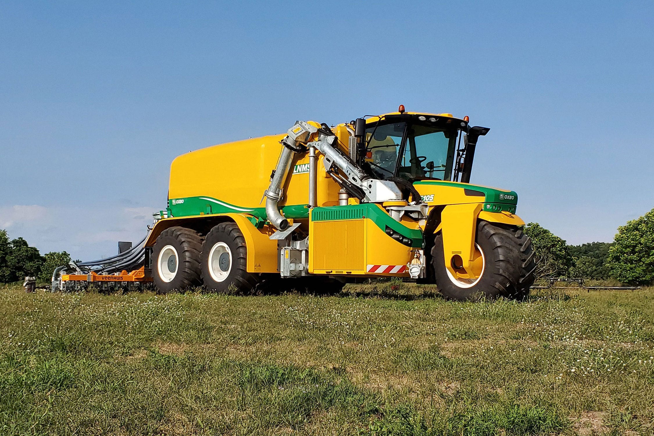 Self-propelled fertilizer applicator - AT5105 - Oxbo - liquid / dry