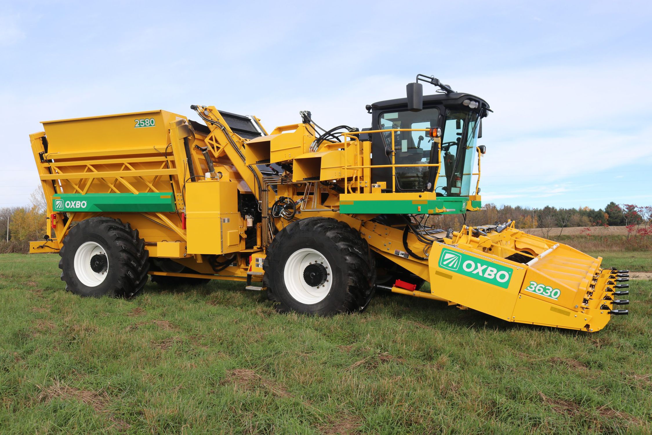 Green beans harvester machine - 2580 - Oxbo - sweet corn / self ...