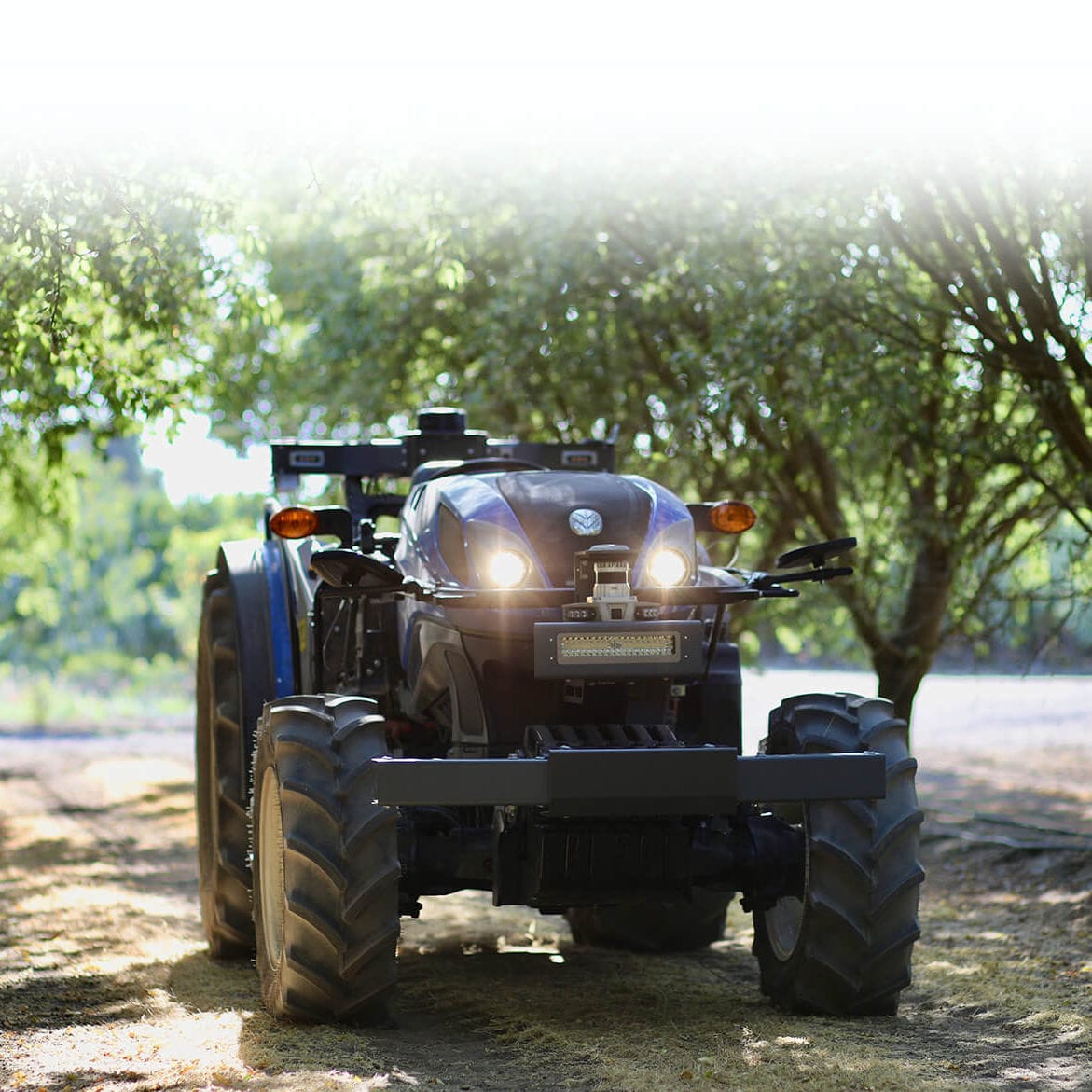 Spraying agrivoltaic robot - PATHFINDER - Bluewhite - autonomous