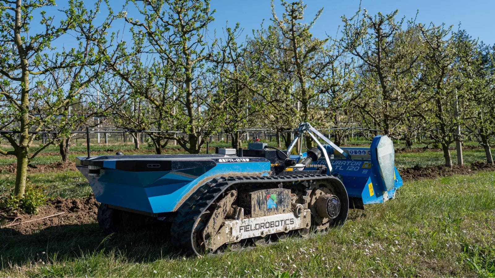 Multipurpose farm robot - FIELDROBOTICS Srl - mulching / spraying ...