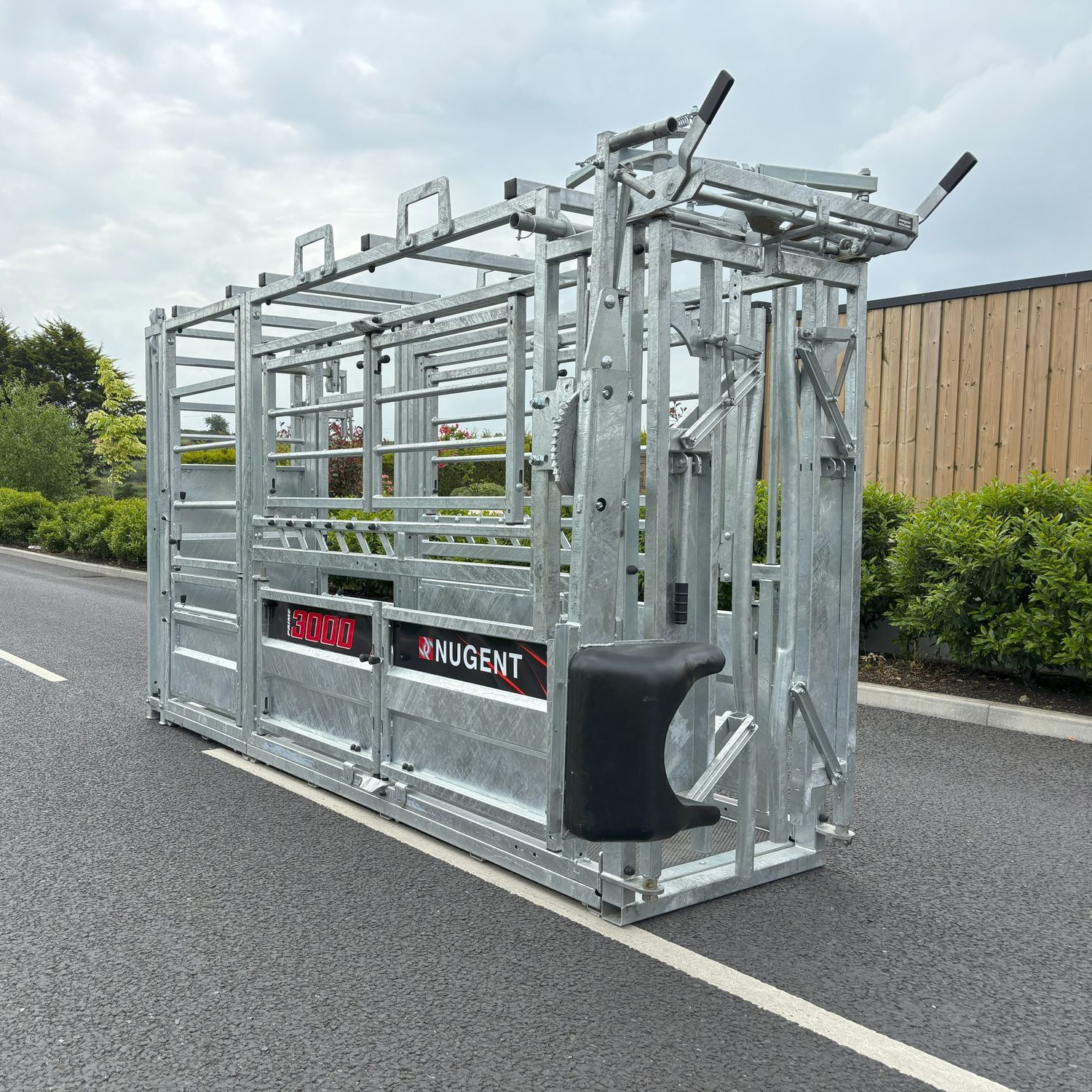 Cattle squeeze chute - Nugent Prime 3000 - Teemore Engineering Limited ...