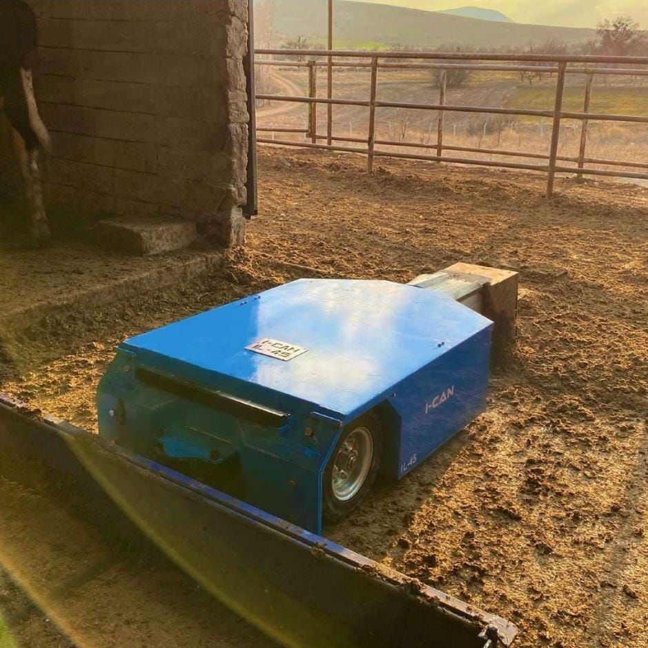 Robotic manure scraper - I-CAN - ITECH ROBOTICS AND OTOMATION - V ...