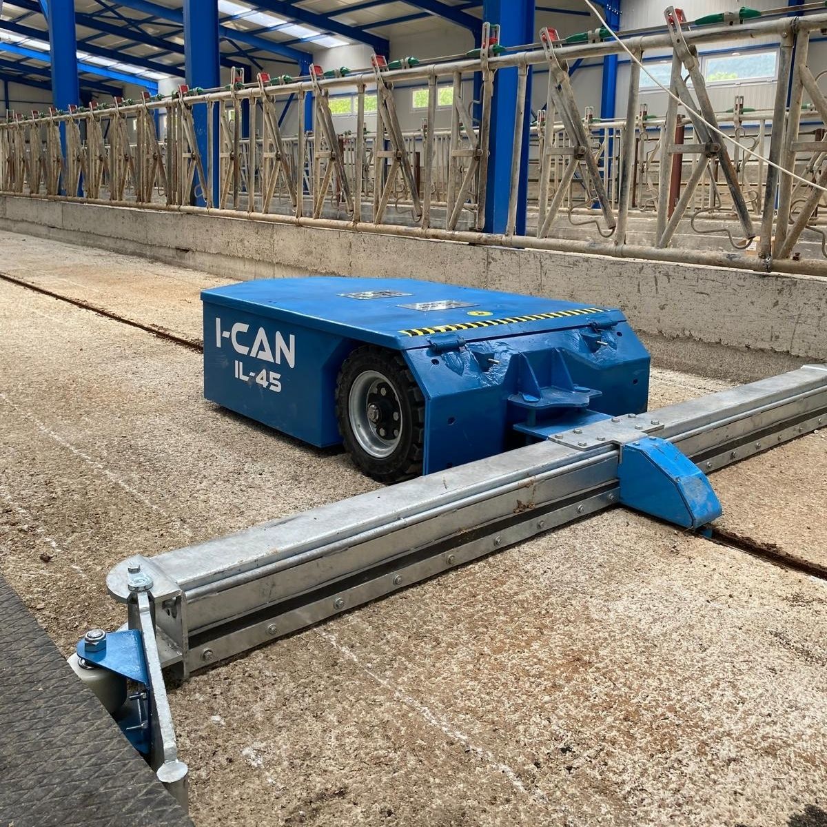 Robotic manure scraper - I-CAN - ITECH ROBOTICS AND OTOMATION - V ...