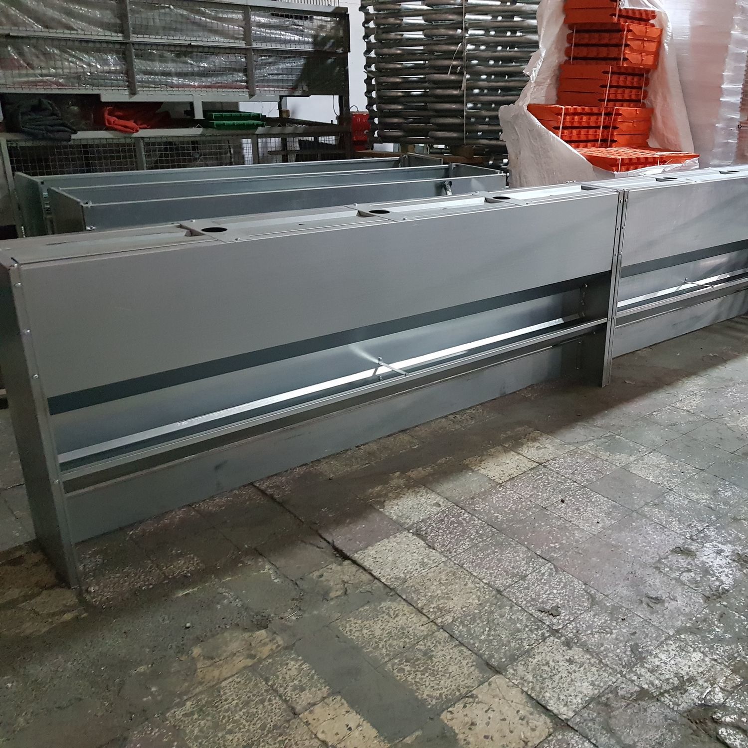 Goat hopper feeder - FEEE31, C3000 - AHI - FARM CAMARA - for lambs ...