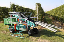 Fruit harvester machine - All the agricultural manufacturers