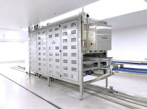 Chick box destacker - Innovatec Hatchery Automation - for hatcher basket