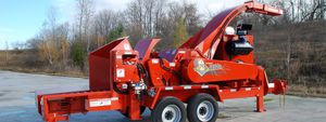Truck-mounted wood chipper - 2455 - Morbark, Inc. - with combustion ...