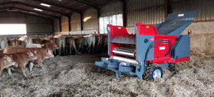 Self-propelled straw blower and feeder - GDFTA E - Galonnier - bedding ...