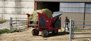 Self-propelled straw blower and feeder - Galonnier - bedding / for ...