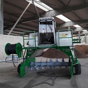 Self-propelled compost turner - SGF 2100 B & E - gujerinnotec