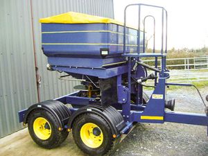 Trailed fertilizer spreader - Single Axel Bogey - Wilson Engineering - dry