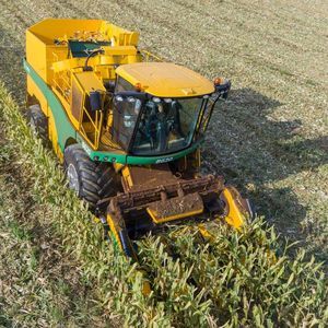 Sweet corn harvester machine - 8520 - Oxbo - corn / self-propelled ...