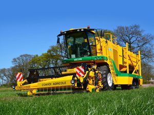 Corn harvester machine - CP100 - Oxbo - sweet corn / towed / 1-row