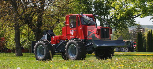 Forestry tractor - 690 PE - SC IRUM SA - mechanical transmission / compact