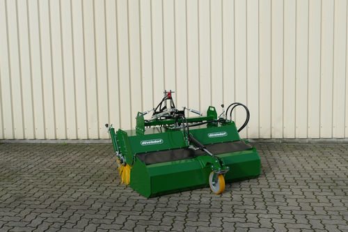 Mounted sweeper - STRATOS PROFI - Düvelsdorf Handelsgesellschaft mbH ...