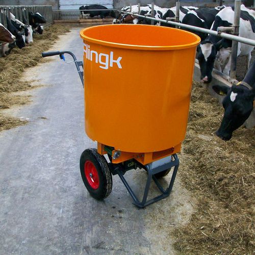 Walk-behind straw bedder - SE - Flingk Machinebouw B.V. - self ...