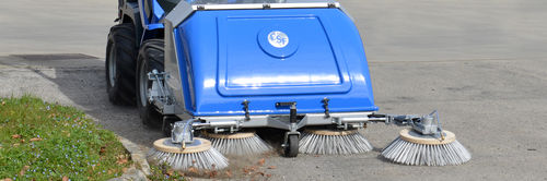 Self-propelled sweeper - MULTIONE s.r.l. - groundcare / electric