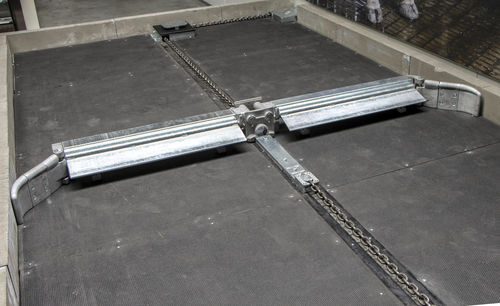 Chain manure scraper - Multi - JOZ b.v. - rope / straight / rubber