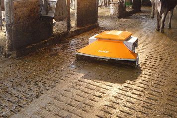 Robotic manure scraper - Pro-ROB® 2020 - System Happel GmbH - straight ...