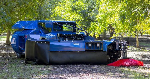 Self-propelled sweeper - 2850 - Weiss McNair LLC. - nuts