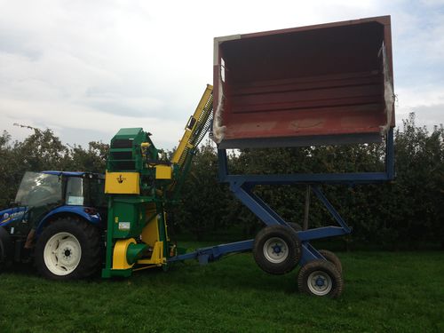 Apple harvester machine - M18 - Somaref - tractor-mounted / towed