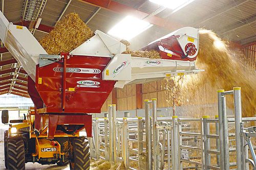 Towed straw blower - SBQi - Bravo - for round bales / for feed