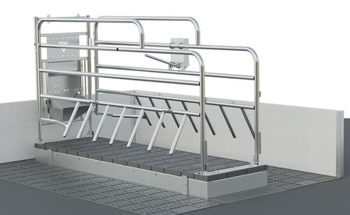 Anti-crush protection farrowing pen - LIFT CRATE - Canarm AgSystems ...