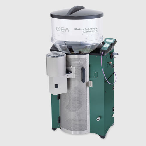 Cattle automatic feed distribution unit - C400 smart - GEA - hopper ...