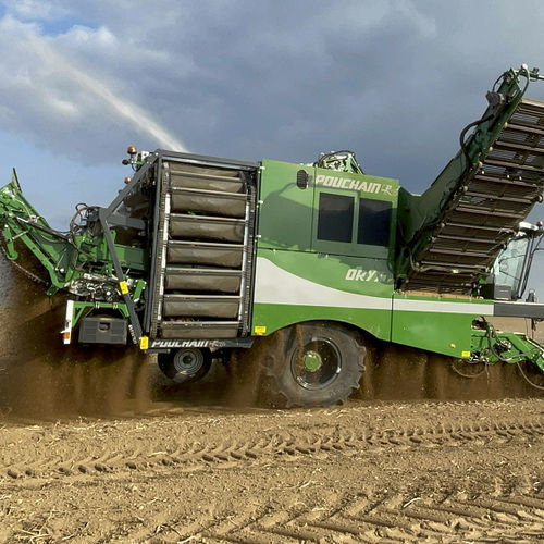 Potato harvester machine - ORYX series - Pouchain - self-propelled / 4-row