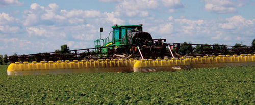 Hooded sprayer boom - SPK645 - Willmar Fabrication, LLC