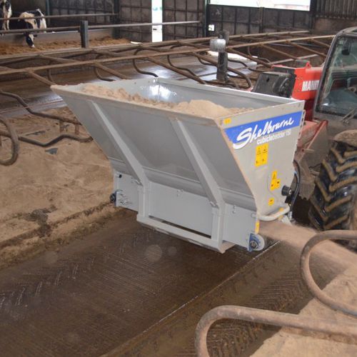 Mounted straw bedder - Shelbourne Reynolds Engineering