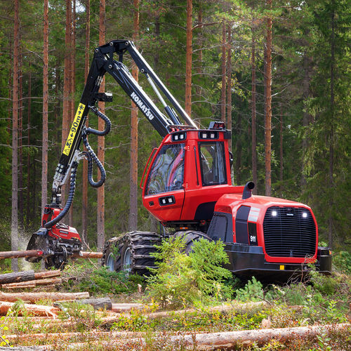Rubber-tired forestry harvester - 911 - Komatsu Forest AB - with crane