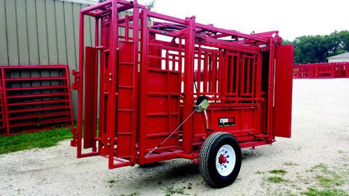Cattle squeeze chute - 1100H - strongholdmfg - hydraulic / mobile