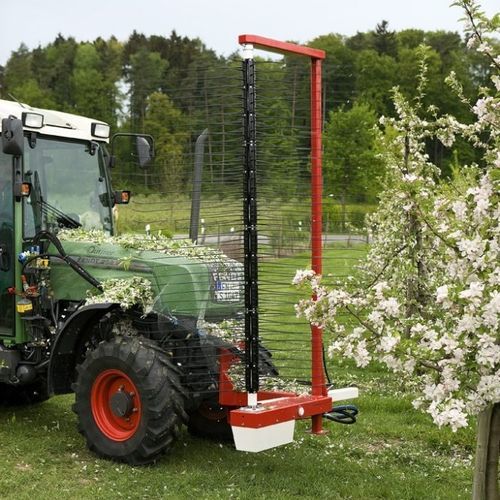 Mechanical blossom thinner - Darwin series - AGROselection GmbH