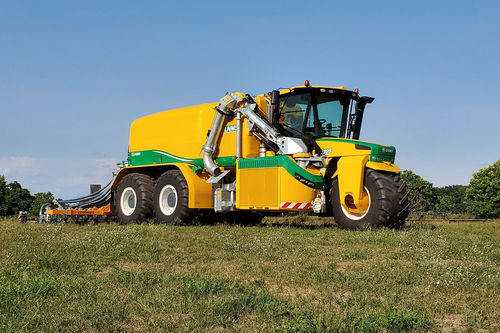 Self-propelled fertilizer applicator - AT5105 - Oxbo - liquid / dry