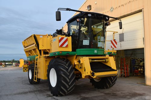 Sweet corn harvester machine - 8520 - Oxbo - corn / self-propelled ...