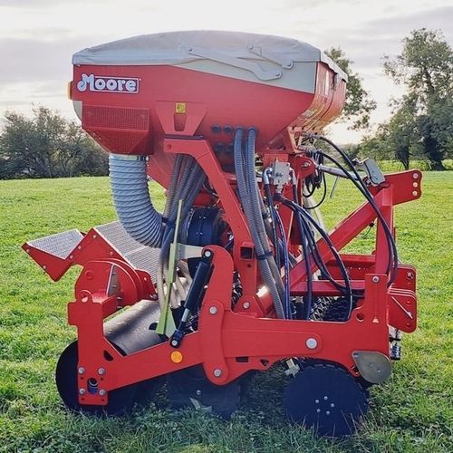Compact direct seeder - Moore Unidrill - hopper / disc / coulter
