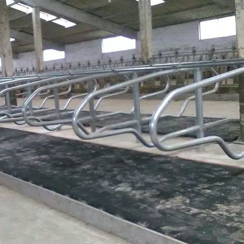 Adjustable-width cow cubicle - FENCBI 2050 - AHI - FARM CAMARA - galvanized