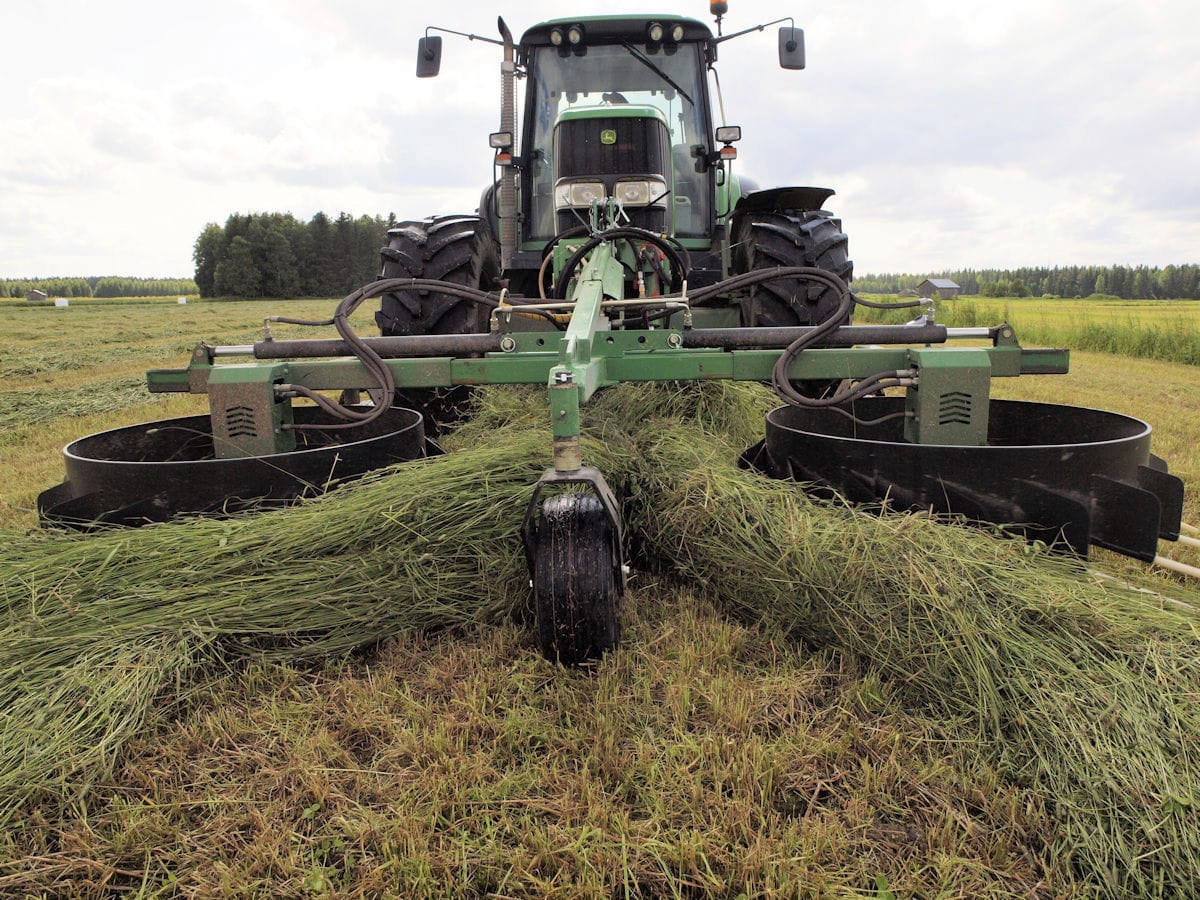 回転式レーキ - WR500 - AGRONIC OY - 中央デリバリー / 二重ローター