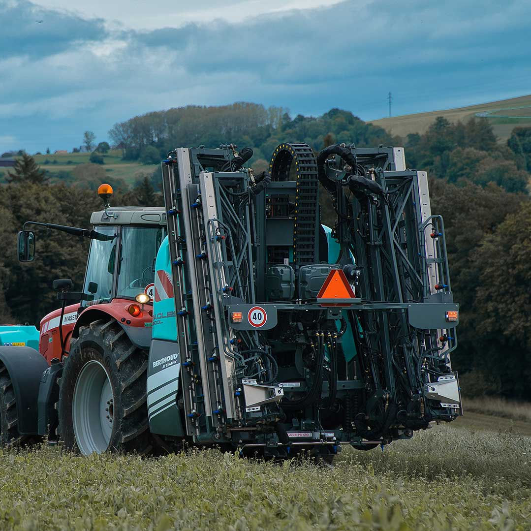 Pulverizador montado - HERACLES - BERTHOUD - para grandes áreas de cultivo / hidráulico / com ...