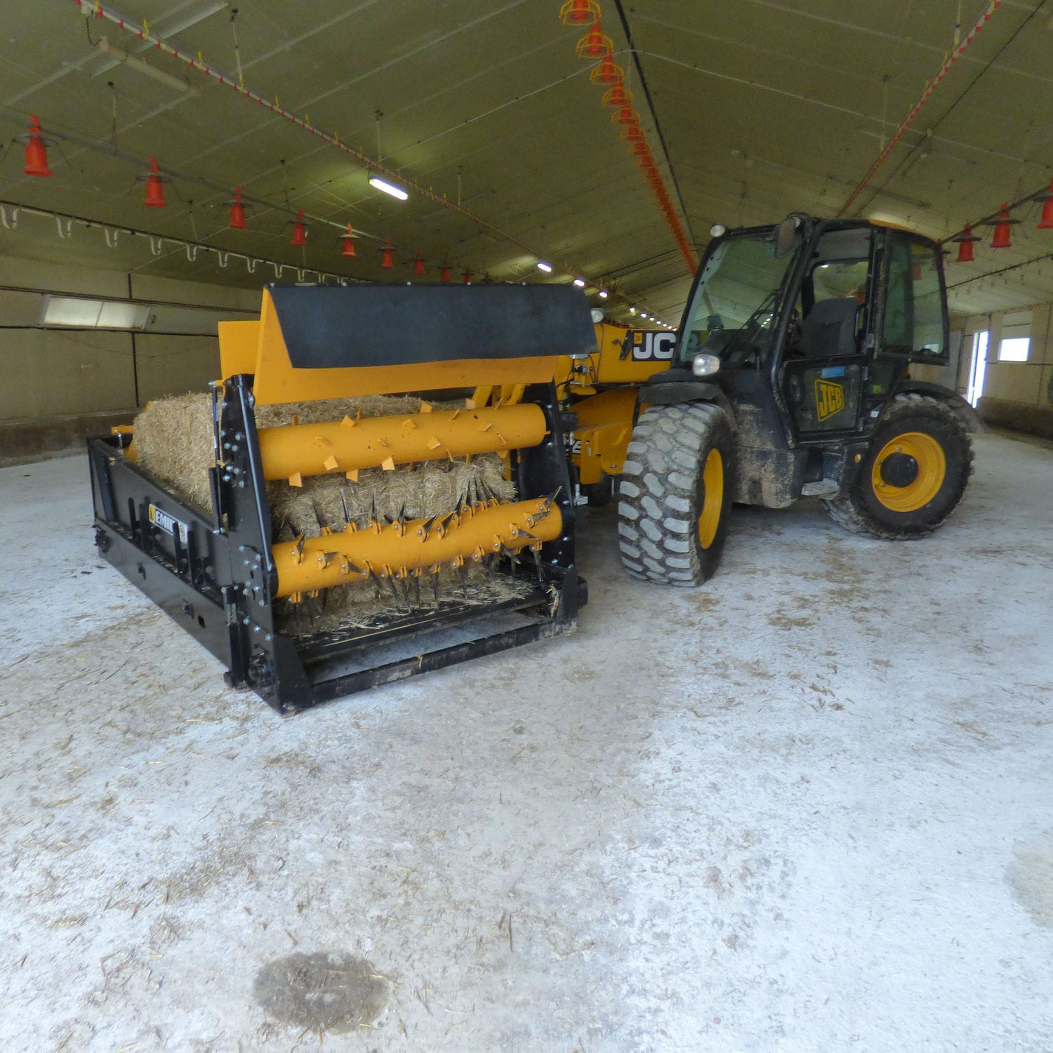 Picador e distribuidor de feno montado - EMILY SA ZA Les landes - para ...