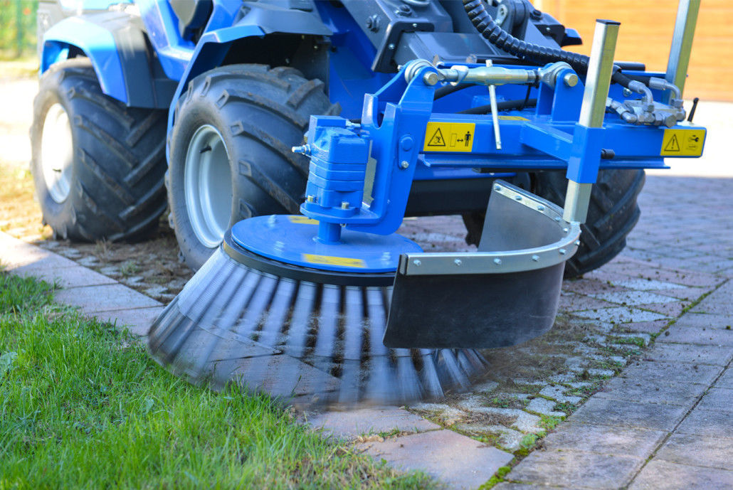 Capinadeira montada - MULTIONE s.r.l. - com escova