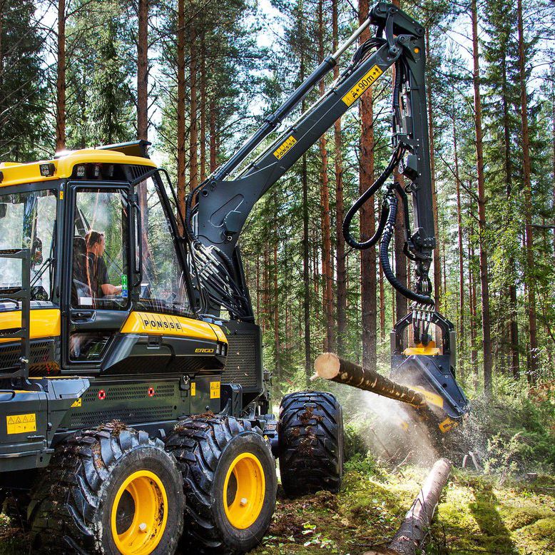 Harvester de rodas - ERGO 8W - Ponsse AB - com grua